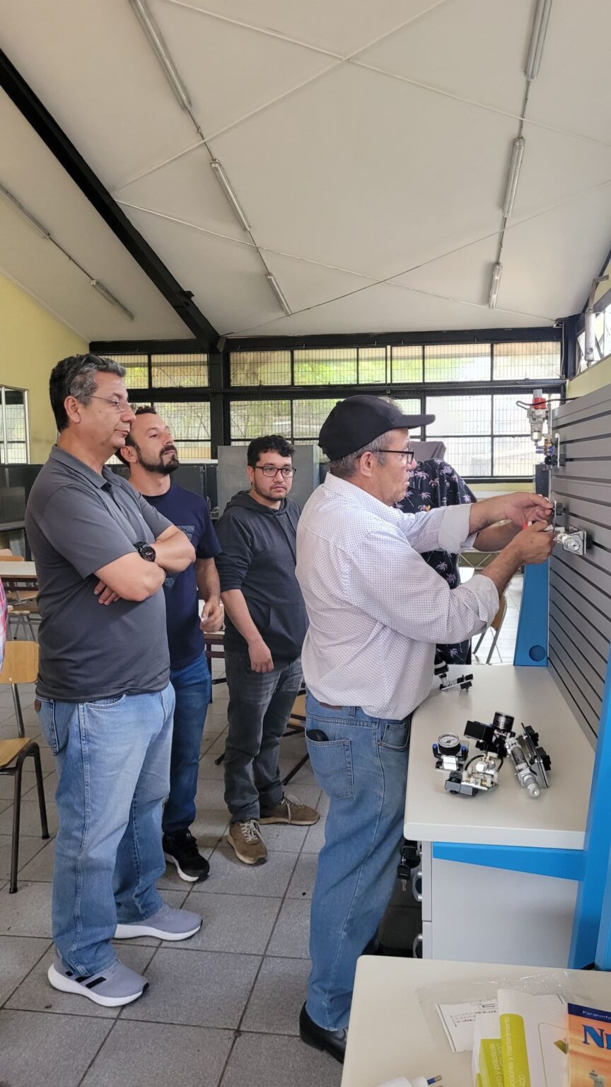 SMC Pneumatics and Electropneumatics Training System (PNEU-405 ...