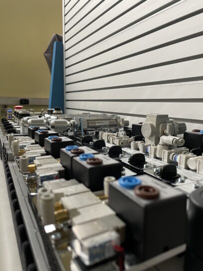 SMC Pneumatics and Electropneumatics Training System (PNEU-405 ...