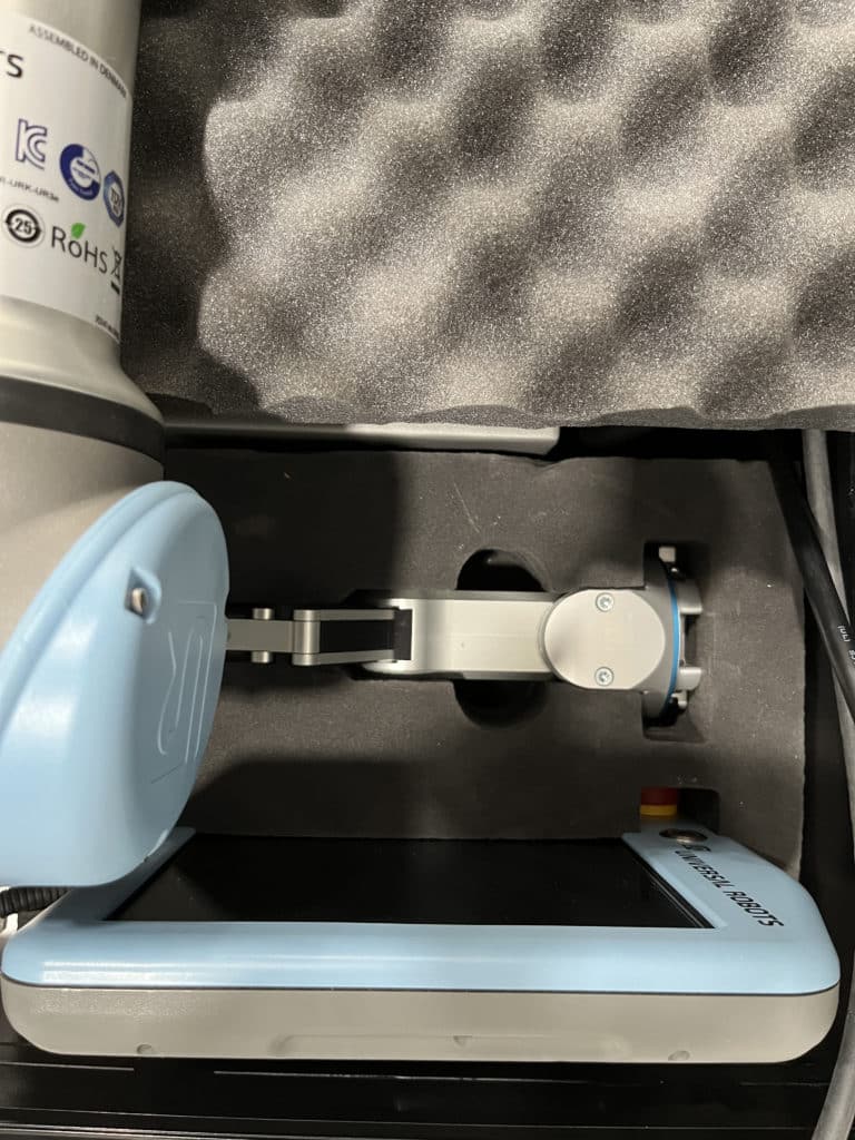 Universal Robot Suitcase Robot Training System - TOOLKIT TECH