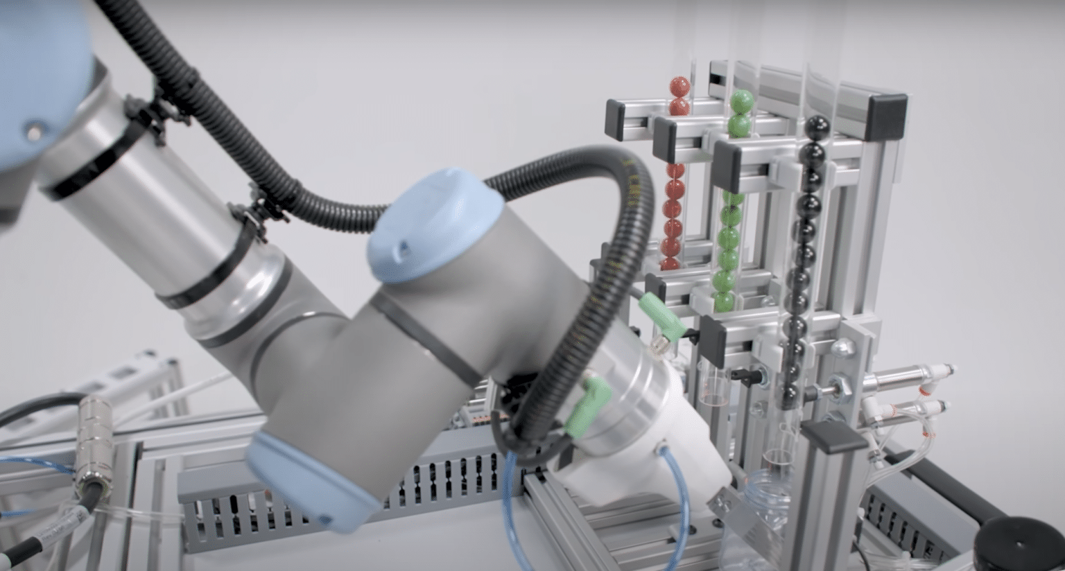 Universal Robot Suitcase Robot Training System - TOOLKIT TECH